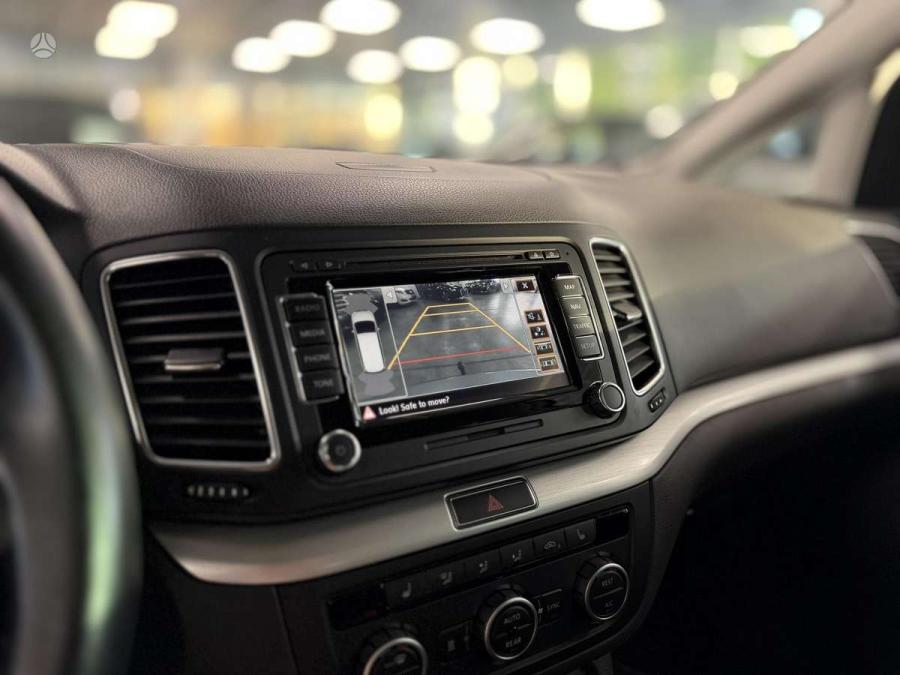 Zils Volkswagen Sharan 2015 Klaipėda, ar dzinēja tilpumu 1.97 L un nobraukumu 217 tūkst. km par 11900 €, foto 24 vietnē AUTOMOTO.COM.LV