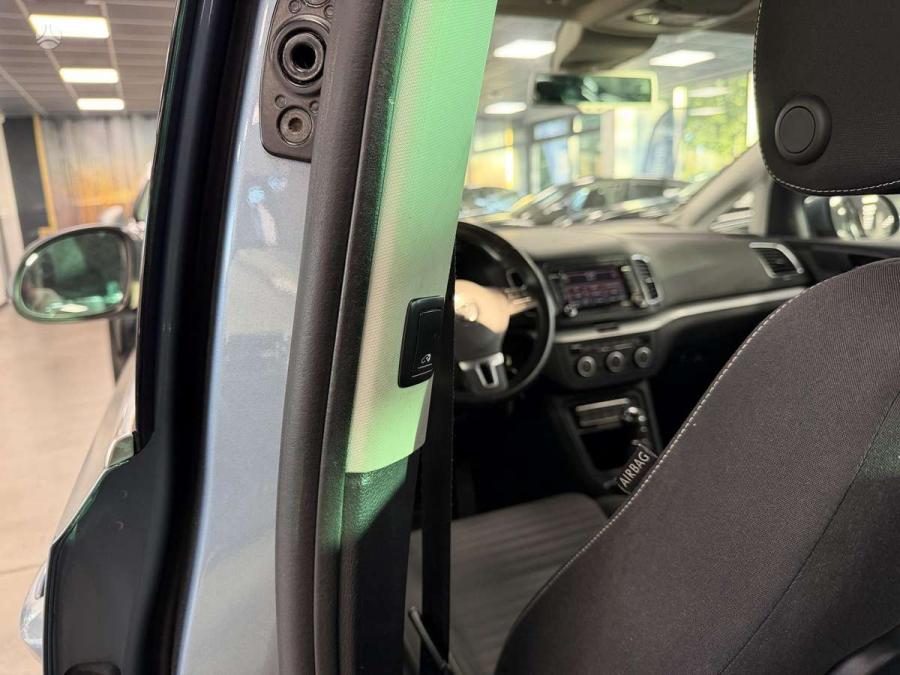 Zils Volkswagen Sharan 2015 Klaipėda, ar dzinēja tilpumu 1.97 L un nobraukumu 217 tūkst. km par 11900 €, foto 26 vietnē AUTOMOTO.COM.LV