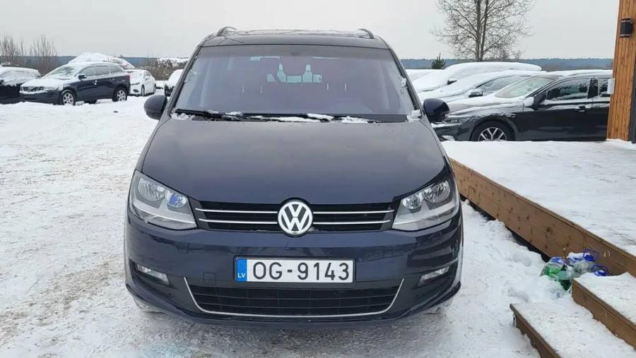 Zils Volkswagen Sharan 2016 Rīga, ar dzinēja tilpumu 1.40 L un nobraukumu 233 tūkst. km par 11500 €, foto 5 vietnē AUTOMOTO.COM.LV