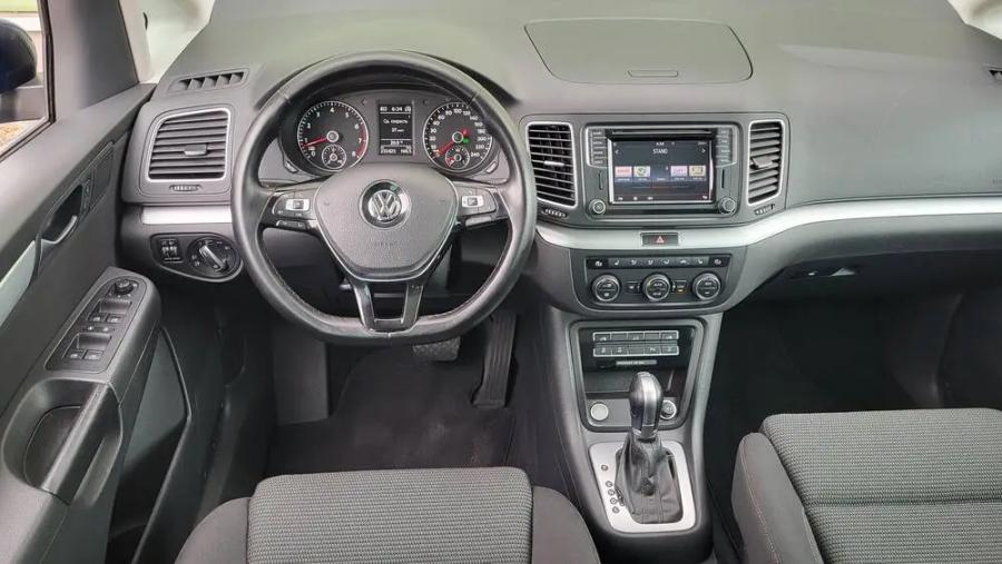 Zils Volkswagen Sharan 2016 Rīga, ar dzinēja tilpumu 1.40 L un nobraukumu 233 tūkst. km par 11500 €, foto 6 vietnē AUTOMOTO.COM.LV