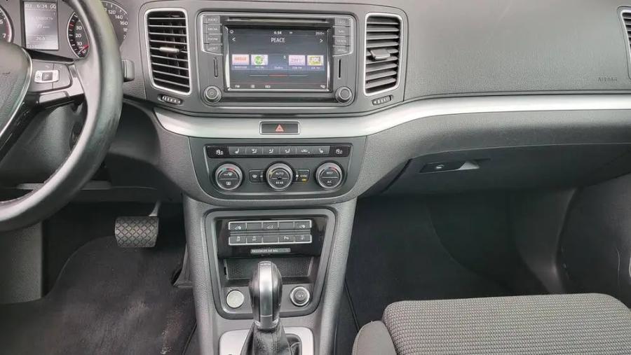 Zils Volkswagen Sharan 2016 Rīga, ar dzinēja tilpumu 1.40 L un nobraukumu 233 tūkst. km par 11500 €, foto 10 vietnē AUTOMOTO.COM.LV