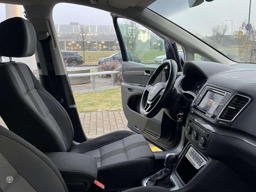 Zils Volkswagen Sharan 2017 Viļņa, ar dzinēja tilpumu 1.97 L un nobraukumu 350 tūkst. km par 8800 €, foto 28 vietnē AUTOMOTO.COM.LV