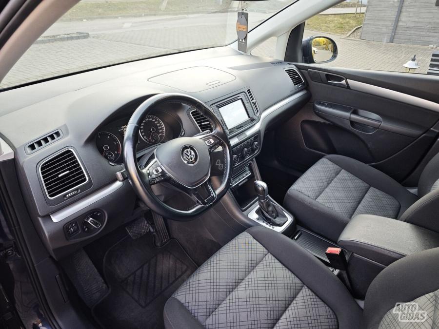 Zils Volkswagen Sharan 2017 Viļņa, ar dzinēja tilpumu 2.00 L un nobraukumu 299 tūkst. km par 9600 €, foto 15 vietnē AUTOMOTO.COM.LV