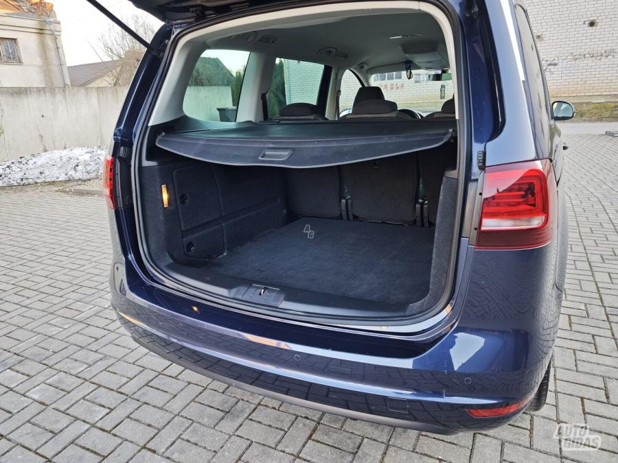 Zils Volkswagen Sharan 2017 Viļņa, ar dzinēja tilpumu 2.00 L un nobraukumu 299 tūkst. km par 9600 €, foto 28 vietnē AUTOMOTO.COM.LV