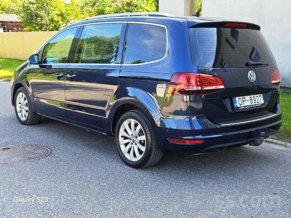 Blue Volkswagen Sharan 2017 in Jelgava, with an engine capacity of 2.00 L and mileage of 273 thousand km for 14500 €, photo 5 on AUTOMOTO.COM.LV
