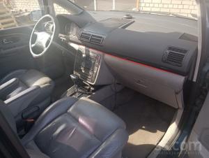 Zils Volkswagen Sharan 2000 Rīga, ar dzinēja tilpumu 1.80 L un nobraukumu 320 tūkst. km par 800 €, foto  vietnē AUTOMOTO.COM.LV