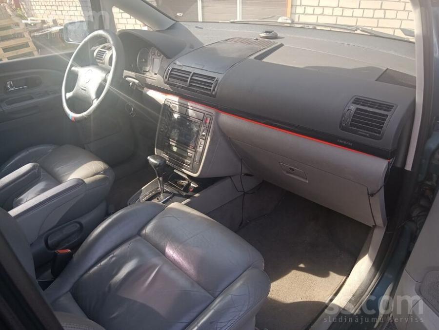 Zils Volkswagen Sharan 2000 Rīga, ar dzinēja tilpumu 1.80 L un nobraukumu 320 tūkst. km par 800 €, foto 1 vietnē AUTOMOTO.COM.LV