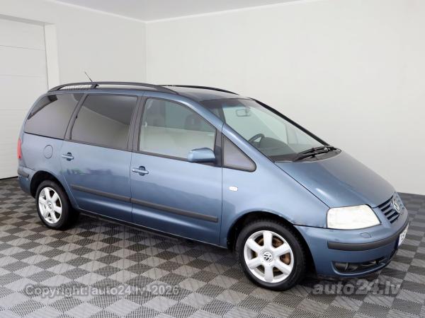 Zils Volkswagen Sharan 2002 Tallina, ar dzinēja tilpumu 1.90 L un nobraukumu 288 tūkst. km par 1399 €, foto 1 vietnē AUTOMOTO.COM.LV