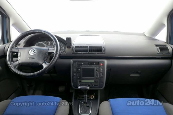 Zils Volkswagen Sharan 2002 Tallina, ar dzinēja tilpumu 1.90 L un nobraukumu 288 tūkst. km par 1399 €, foto 5 vietnē AUTOMOTO.COM.LV