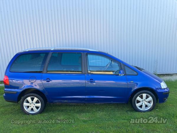 Volkswagen Sharan 2003 in Paide on AUTOMOTO.COM.LV Blue Volkswagen Sharan 2003 in Paide, with an engine capacity of 1.90 L and mileage of 0 thousand km for 1100 €, photo 3 on AUTOMOTO.COM.LV