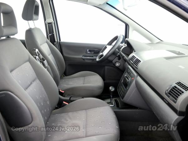 Blue Volkswagen Sharan 2007 in Tallinn, with an engine capacity of 1.90 L and mileage of 173 thousand km for 1999 €, photo 7 on AUTOMOTO.COM.LV