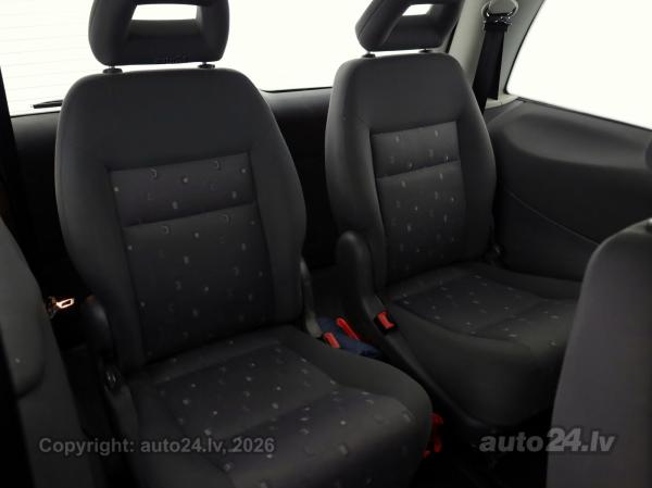 Blue Volkswagen Sharan 2007 in Tallinn, with an engine capacity of 1.90 L and mileage of 173 thousand km for 1999 €, photo 9 on AUTOMOTO.COM.LV