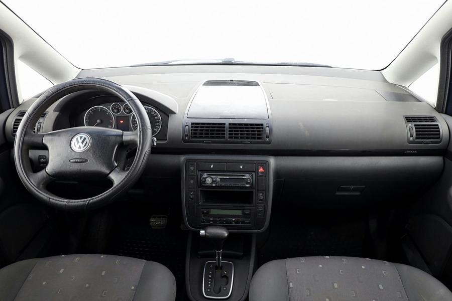 Blue Volkswagen Sharan 2007 in Tallinn, with an engine capacity of 1.90 L and mileage of 173 thousand km for 1999 €, photo 6 on AUTOMOTO.COM.LV