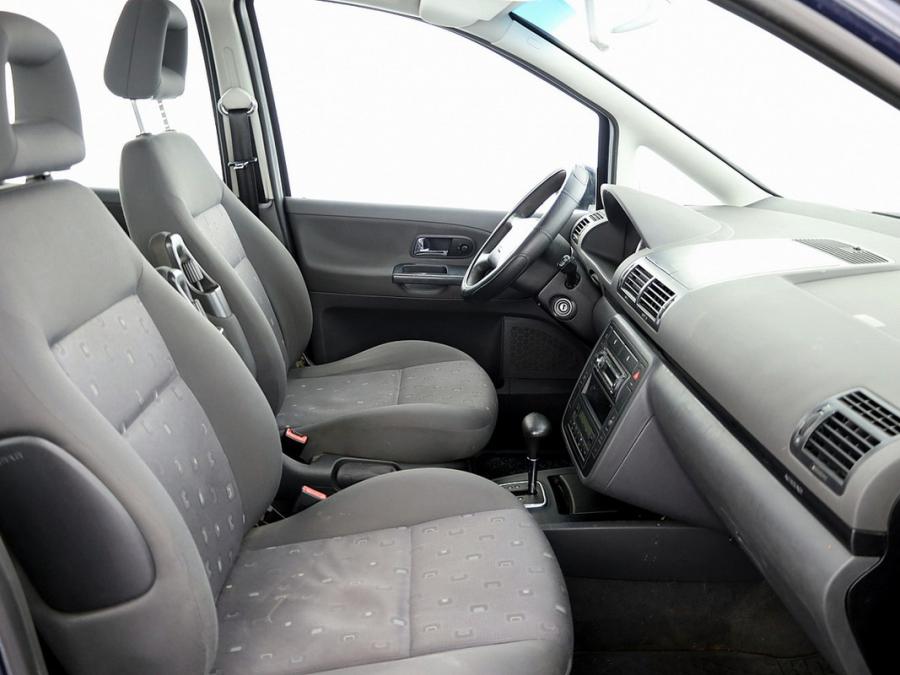 Blue Volkswagen Sharan 2007 in Tallinn, with an engine capacity of 1.90 L and mileage of 173 thousand km for 1999 €, photo 7 on AUTOMOTO.COM.LV