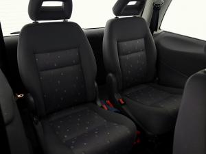 Blue Volkswagen Sharan 2007 in Tallinn, with an engine capacity of 1.90 L and mileage of 173 thousand km for 1999 €, photo 9 on AUTOMOTO.COM.LV