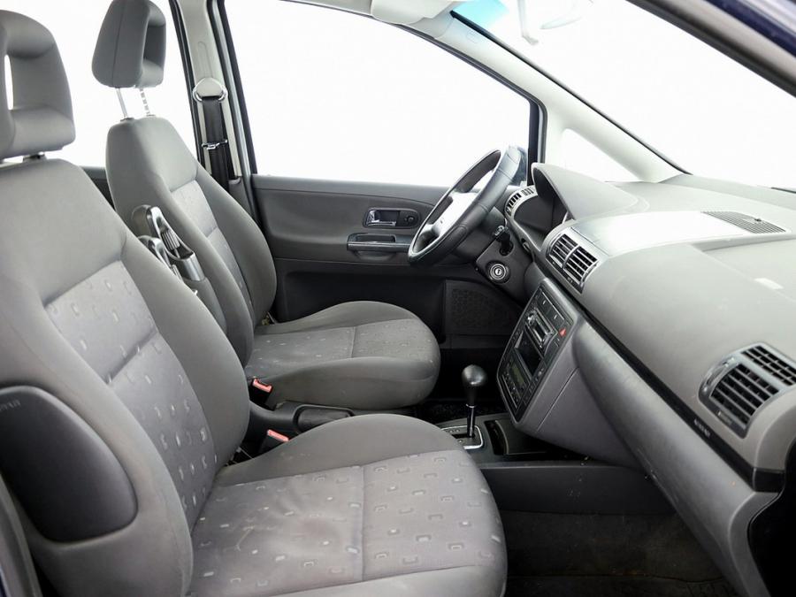 Blue Volkswagen Sharan 2007 in Tallinn, with an engine capacity of 1.90 L and mileage of 173 thousand km for 1999 €, photo 15 on AUTOMOTO.COM.LV
