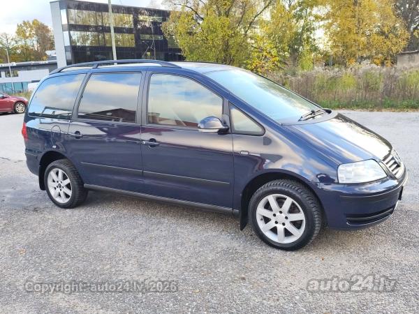 Blue Volkswagen Sharan 2007 in Tartu, with an engine capacity of 1.90 L and mileage of 290 thousand km for 2999 €, photo 9 on AUTOMOTO.COM.LV