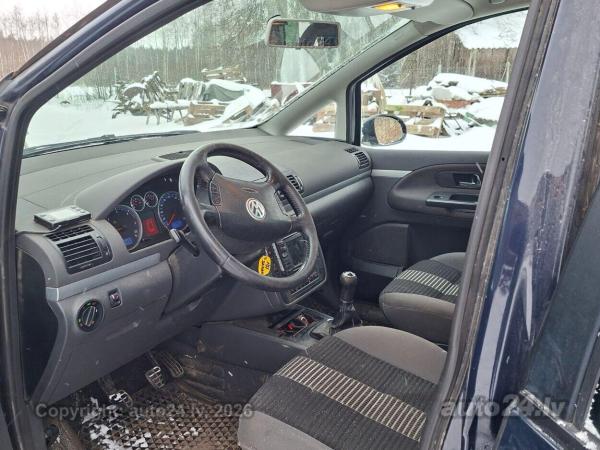 Blue Volkswagen Sharan 2009 in Tallinn, with an engine capacity of 1.90 L and mileage of 400 thousand km for 3200 €, photo 7 on AUTOMOTO.COM.LV
