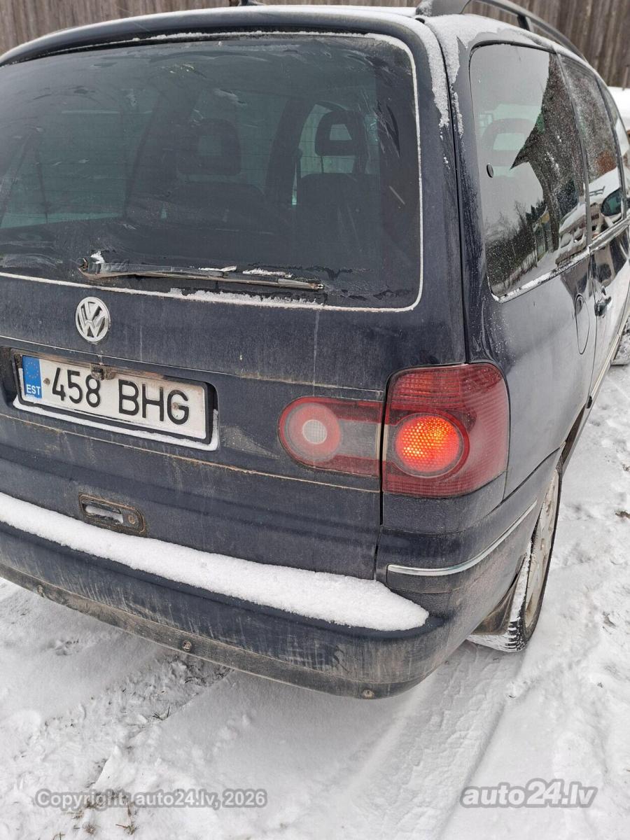 Zils Volkswagen Sharan 2009 Tallina, ar dzinēja tilpumu 1.90 L un nobraukumu 400 tūkst. km par 3200 €, foto 3 vietnē AUTOMOTO.COM.LV