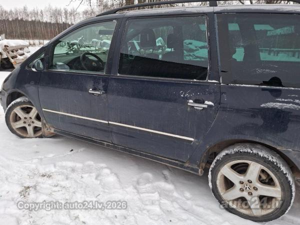 Синий Фольксваген Шаран 2009 в Таллин, объемом двигателя 1.90 л и пробегом 400 тыс. км за 3200 €, фото 11 на AUTOMOTO.COM.LV