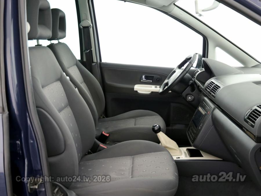Zils Volkswagen Sharan 2009 Tallina, ar dzinēja tilpumu 2.00 L un nobraukumu 294 tūkst. km par 1999 €, foto 7 vietnē AUTOMOTO.COM.LV