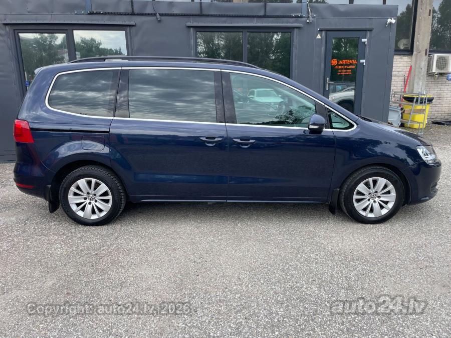 Blue Volkswagen Sharan 2015 in Tallinn, with an engine capacity of 2.00 L and mileage of 381 thousand km for 4590 €, photo 7 on AUTOMOTO.COM.LV