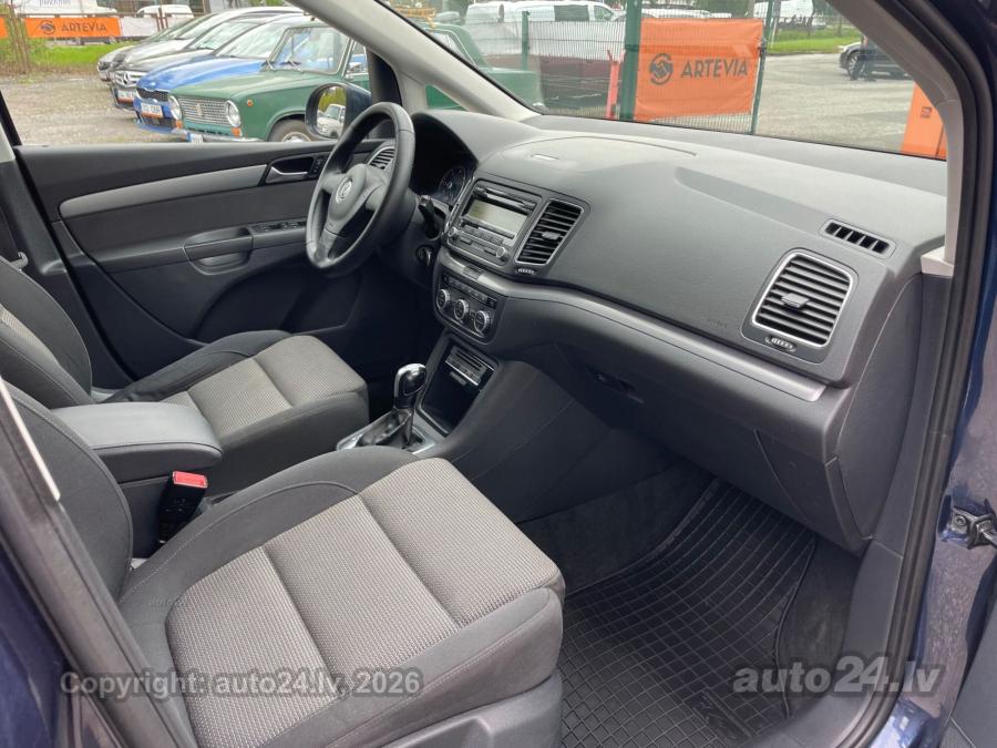 Blue Volkswagen Sharan 2015 in Tallinn, with an engine capacity of 2.00 L and mileage of 381 thousand km for 4590 €, photo 11 on AUTOMOTO.COM.LV