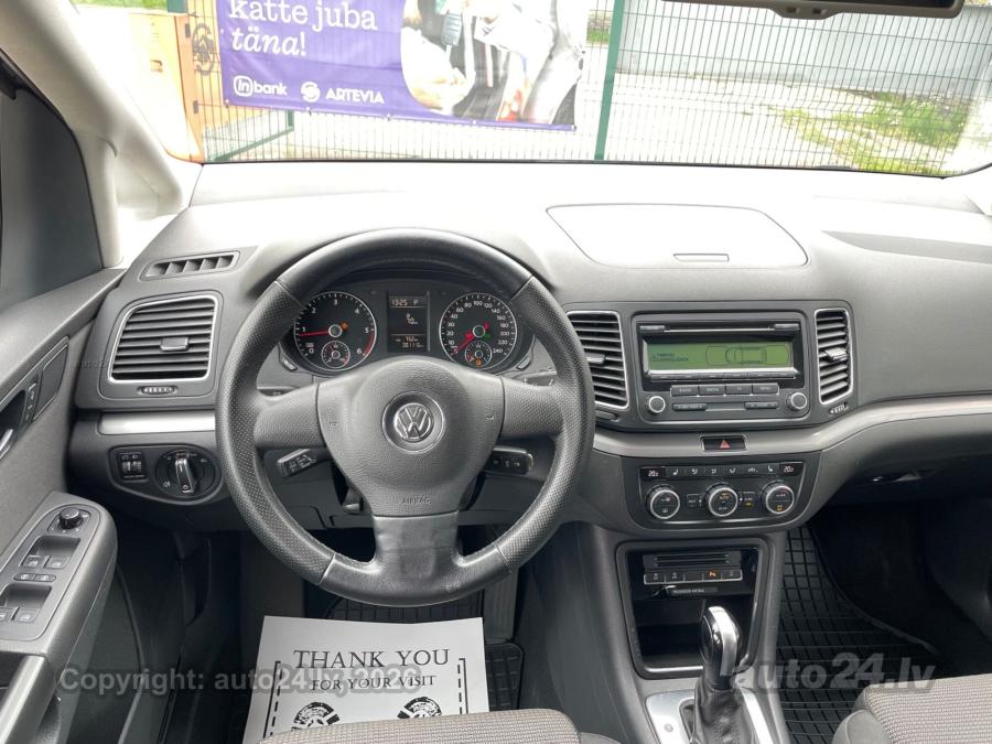 Blue Volkswagen Sharan 2015 in Tallinn, with an engine capacity of 2.00 L and mileage of 381 thousand km for 4590 €, photo 14 on AUTOMOTO.COM.LV