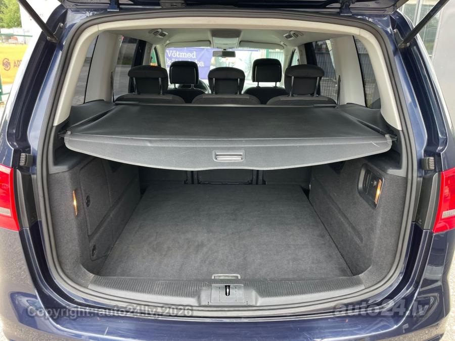 Blue Volkswagen Sharan 2015 in Tallinn, with an engine capacity of 2.00 L and mileage of 381 thousand km for 4590 €, photo 16 on AUTOMOTO.COM.LV