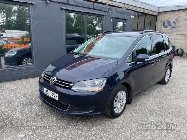 Blue Volkswagen Sharan 2015 in Tallinn, with an engine capacity of 2.00 L and mileage of 381 thousand km for 4590 €, photo 1 on AUTOMOTO.COM.LV