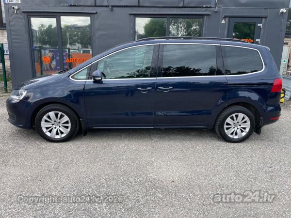 Blue Volkswagen Sharan 2015 in Tallinn, with an engine capacity of 2.00 L and mileage of 381 thousand km for 4590 €, photo 6 on AUTOMOTO.COM.LV