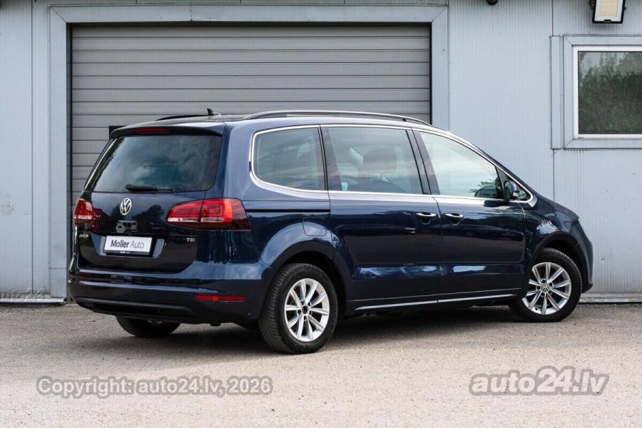 Blue Volkswagen Sharan 2017 in Jelgava, with an engine capacity of 1.40 L and mileage of 237 thousand km for 13000 €, photo 4 on AUTOMOTO.COM.LV