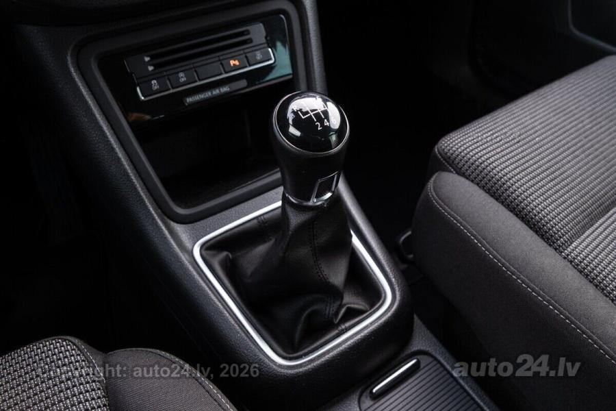 Blue Volkswagen Sharan 2017 in Jelgava, with an engine capacity of 1.40 L and mileage of 237 thousand km for 13000 €, photo 12 on AUTOMOTO.COM.LV