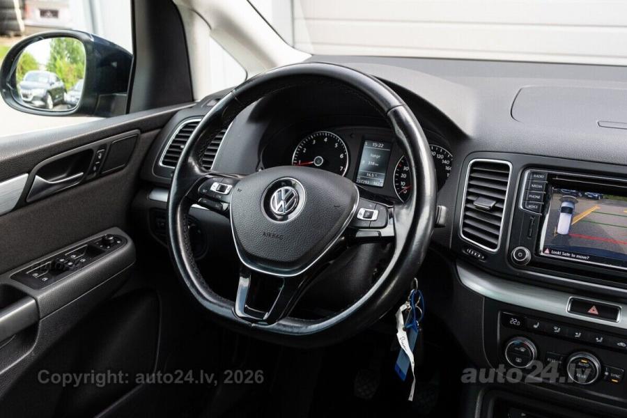Blue Volkswagen Sharan 2017 in Jelgava, with an engine capacity of 1.40 L and mileage of 237 thousand km for 13000 €, photo 15 on AUTOMOTO.COM.LV
