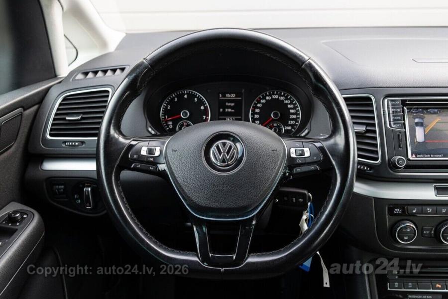 Blue Volkswagen Sharan 2017 in Jelgava, with an engine capacity of 1.40 L and mileage of 237 thousand km for 13000 €, photo 16 on AUTOMOTO.COM.LV