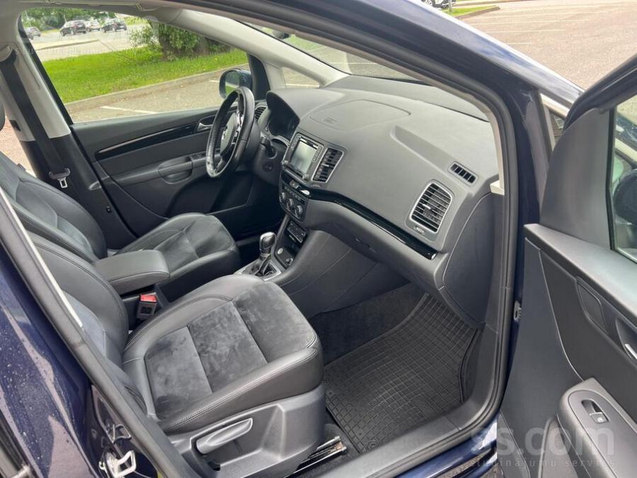 Blue Volkswagen Sharan 2017 in Riga, with an engine capacity of 2.00 L and mileage of 178 thousand km for 14400 €, photo 10 on AUTOMOTO.COM.LV