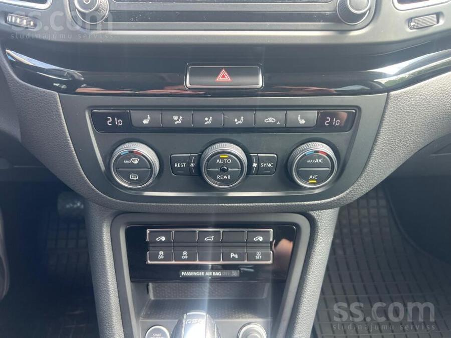 Blue Volkswagen Sharan 2017 in Riga, with an engine capacity of 2.00 L and mileage of 178 thousand km for 14400 €, photo 13 on AUTOMOTO.COM.LV