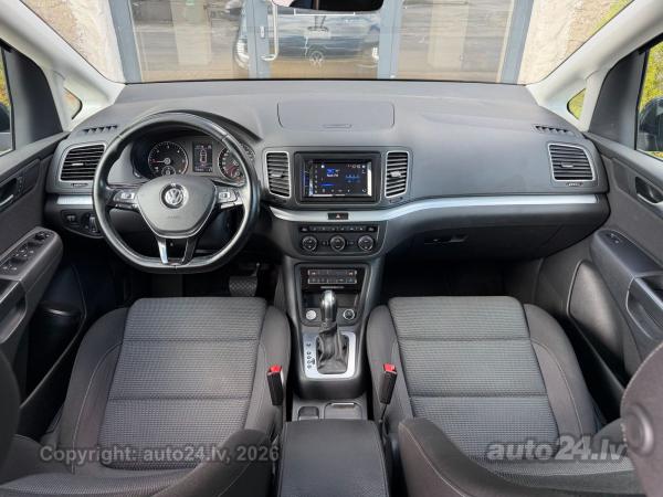 Blue Volkswagen Sharan 2017 in Tallinn, with an engine capacity of 2.00 L and mileage of 174 thousand km for 17990 €, photo 6 on AUTOMOTO.COM.LV