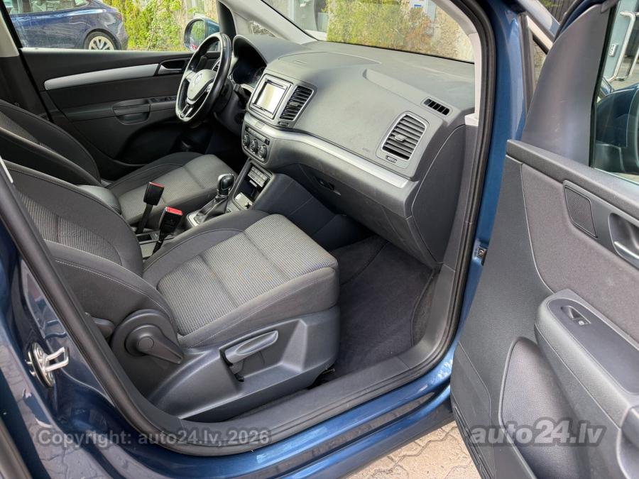 Zils Volkswagen Sharan 2017 Tallina, ar dzinēja tilpumu 2.00 L un nobraukumu 174 tūkst. km par 17990 €, foto 7 vietnē AUTOMOTO.COM.LV