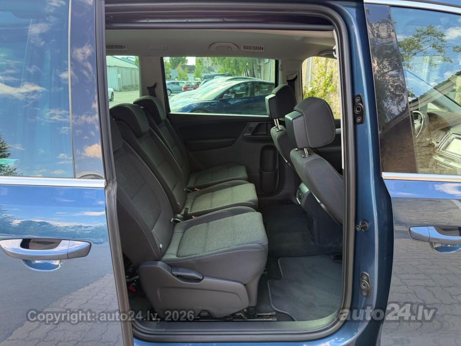 Zils Volkswagen Sharan 2017 Tallina, ar dzinēja tilpumu 2.00 L un nobraukumu 174 tūkst. km par 17990 €, foto 8 vietnē AUTOMOTO.COM.LV