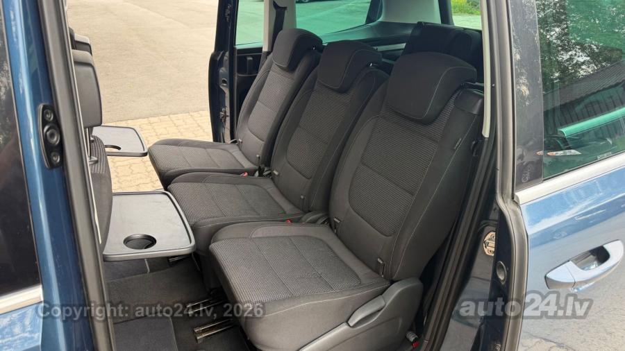 Zils Volkswagen Sharan 2017 Tallina, ar dzinēja tilpumu 2.00 L un nobraukumu 174 tūkst. km par 17990 €, foto 9 vietnē AUTOMOTO.COM.LV