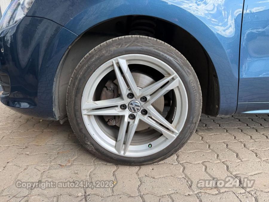 Zils Volkswagen Sharan 2017 Tallina, ar dzinēja tilpumu 2.00 L un nobraukumu 174 tūkst. km par 17990 €, foto 18 vietnē AUTOMOTO.COM.LV