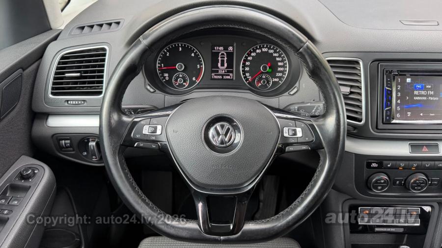Zils Volkswagen Sharan 2017 Tallina, ar dzinēja tilpumu 2.00 L un nobraukumu 174 tūkst. km par 17990 €, foto 20 vietnē AUTOMOTO.COM.LV
