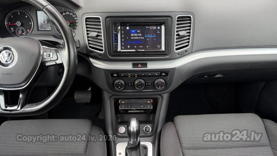 Zils Volkswagen Sharan 2017 Tallina, ar dzinēja tilpumu 2.00 L un nobraukumu 174 tūkst. km par 17990 €, foto 22 vietnē AUTOMOTO.COM.LV