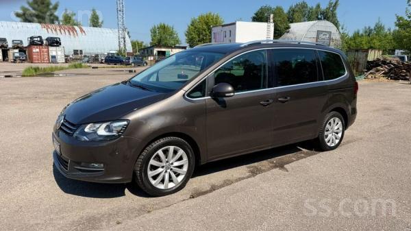 Brown Volkswagen Sharan 2015 in Riga, with an engine capacity of 2.00 L and mileage of 262 thousand km for 8490 €, photo 2 on AUTOMOTO.COM.LV