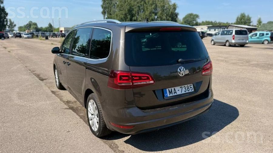 Brown Volkswagen Sharan 2015 in Riga, with an engine capacity of 2.00 L and mileage of 262 thousand km for 8490 €, photo 8 on AUTOMOTO.COM.LV