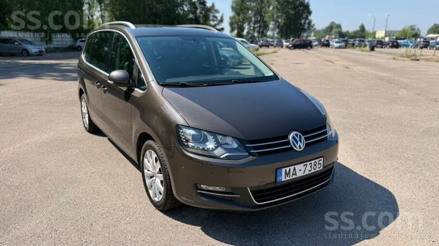 Brown Volkswagen Sharan 2015 in Riga, with an engine capacity of 2.00 L and mileage of 262 thousand km for 8490 €, photo 10 on AUTOMOTO.COM.LV