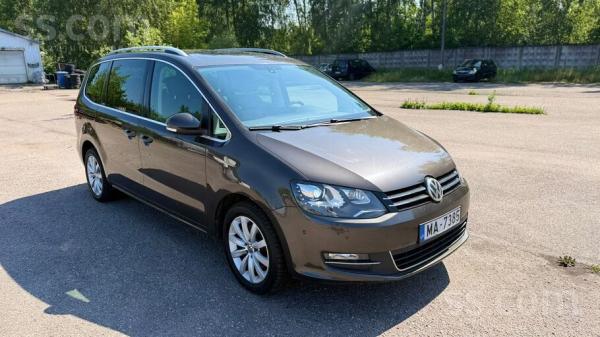 Brown Volkswagen Sharan 2015 in Riga, with an engine capacity of 2.00 L and mileage of 262 thousand km for 8490 €, photo 10 on AUTOMOTO.COM.LV