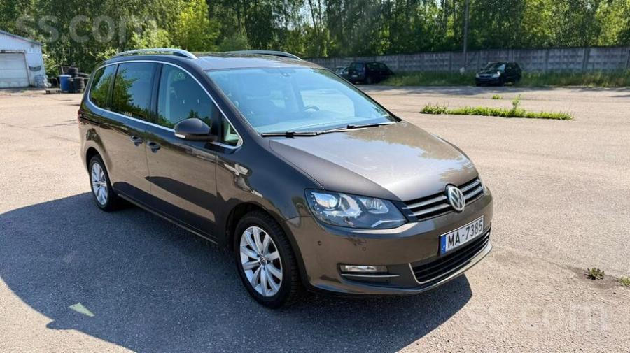 Brown Volkswagen Sharan 2015 in Riga, with an engine capacity of 2.00 L and mileage of 262 thousand km for 8490 €, photo 11 on AUTOMOTO.COM.LV