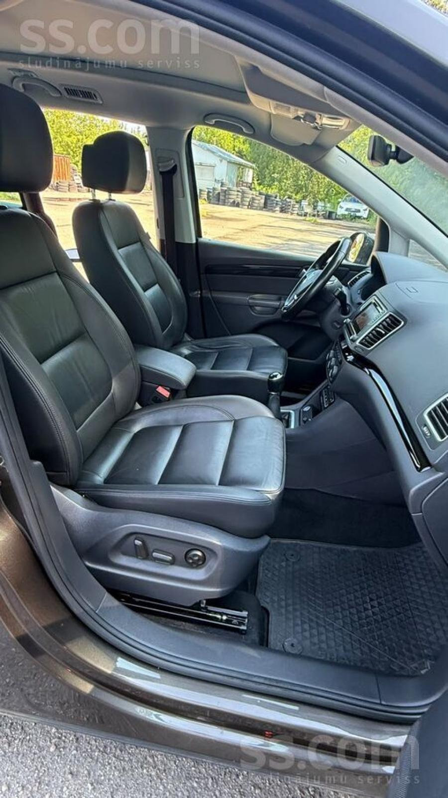 Brown Volkswagen Sharan 2015 in Riga, with an engine capacity of 2.00 L and mileage of 262 thousand km for 8490 €, photo 15 on AUTOMOTO.COM.LV